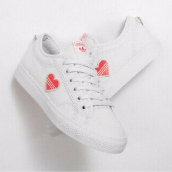 adidas | Shoes | Adidas Originals White Nizza Trefoil Heart Logo Casual ...